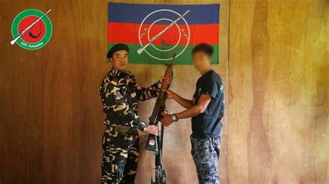 ကန်ပက်လက်ရဲစခန်းက ရဲ ၁ ဦး သေနတ် ၂ လက်ယူလာပြီး Cdf ကန်ပက်လက် ထံပူးပေါင်း Ayeyarwaddy Times