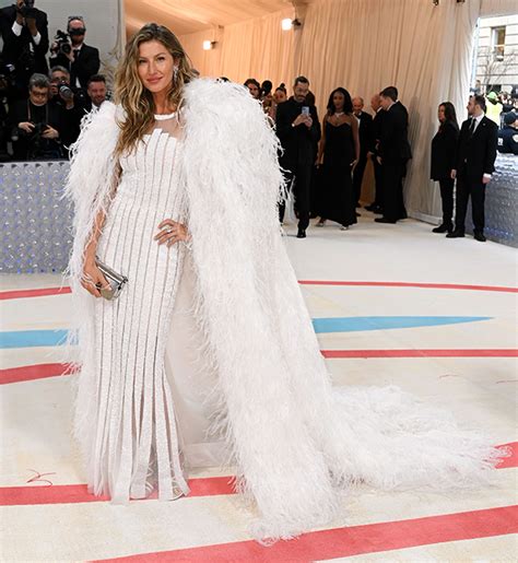 Gisele Bundchens Met Gala 2023 Dress Photos Hollywood Life
