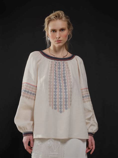 Купити Вишиванка жіноча Зорі Вишитий одяг для усієї родини Svarga