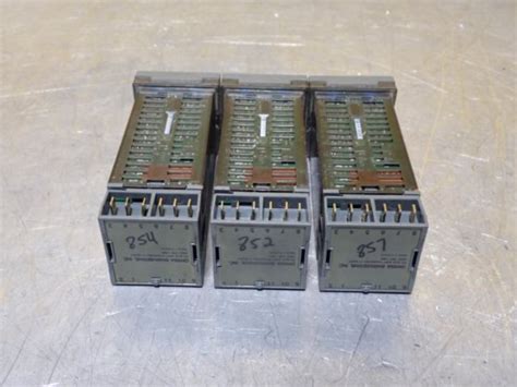 Omega 3pcs Omega Temperature Controller Lot In Euclid Oh Usa