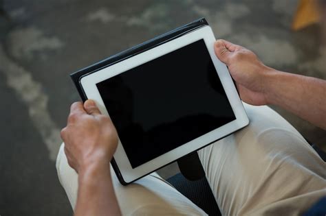 Premium Photo Business Executive Using Digital Tablet