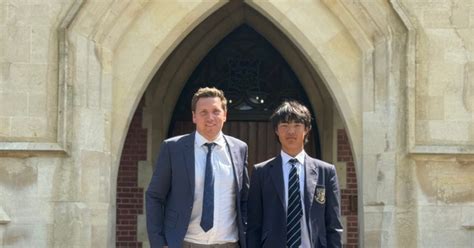 학교 도착하니 축하 퍼레이드시험 잘 보고 골프 원없이 칠래요”