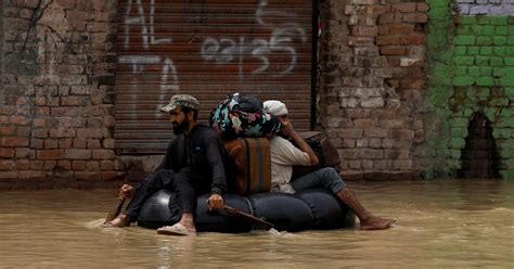Pakistan Floods Force Tens Of Thousands From Homes Overnight Reuters