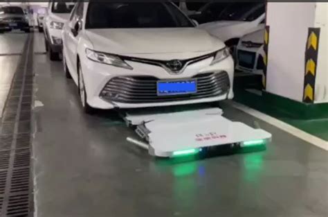China Top Of Car Moving Parking Amr Robot Suppliermanufacturer