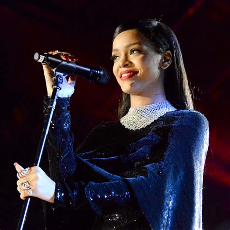 Rihanna En El Trailer Del Super Bowl 2023 Impacta Con Su Look Glamour