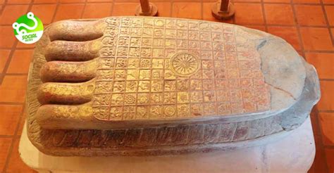 ពុទ្ធបាទទម្ងន់ប្រមាណ៣តោន កេរដំណែលសល់ក្រោយពីសម័យអង្គរជាង៦០០ ៧០០ឆ្នាំមុនកំពុងតាំងបង្ហាញ