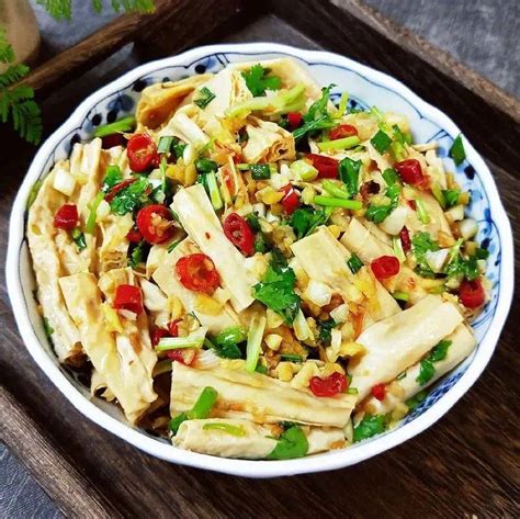 腐竹怎么做才好吃？这3种美味做法必须收藏，馋到流口水了！肉皮大火香菇