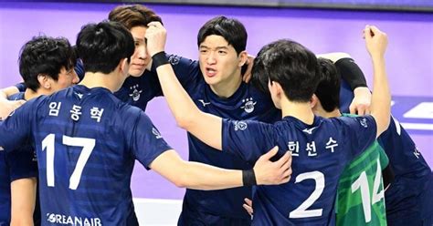 굳어진 男배구 1·2위… 대한항공·우리카드 챔프전 직행 혈투