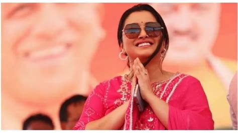 Amrapali Dubey net worth is not less than any bollywood actress कमईचय बबतत बलवड