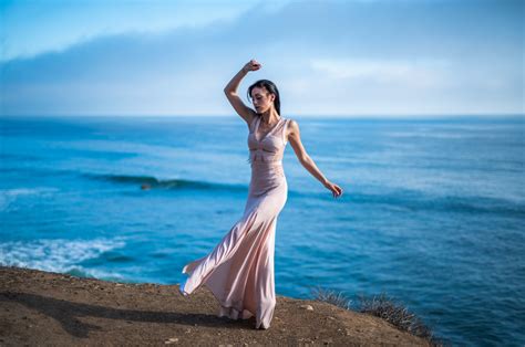 무료 이미지 여자들 레이디 모델 사람 사진술 벽지 구름 어깨 People In Nature 하늘빛 플래시 사진 행복 People On Beach