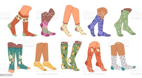 다리 재미있는 낙서 색깔양말 트렌디 한 의류 플랫 만화 세트 패션 컬렉션과 다민족 남성과 여성의 발 세련된 양말 쌍패턴으로