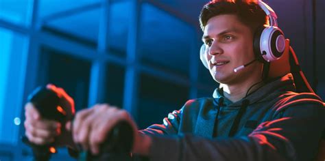 Restaurant Worker Irate His Wife Wont Lie And Say Hes A Pilot Yourtango