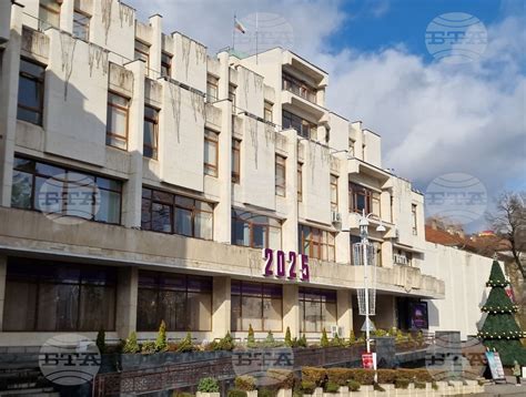 Велико Търново ще посрещне празнично новата година пред сградата на Общината Утро