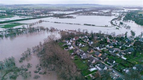 Zeichen Der Entspannung Aber Weiter Hochwasser Tagesschaude