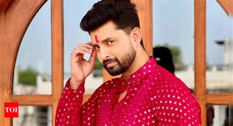 Exclusive Actor Vikrant Singh Rajpoot Enjoys ‘shahi Snaan At Maha