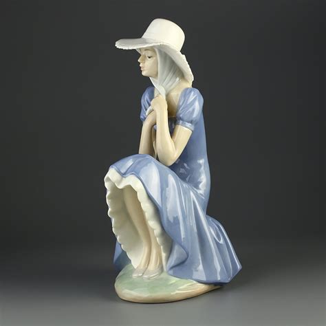 Винтажная фарфоровая статуэтка Девушка в шляпке Lladro Nao Girl With Straw Hat купить за 36000