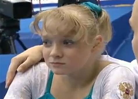 Different Types Of Bangs That Will Make You Cut Your Hair Types Of Makeup Bangs Hair