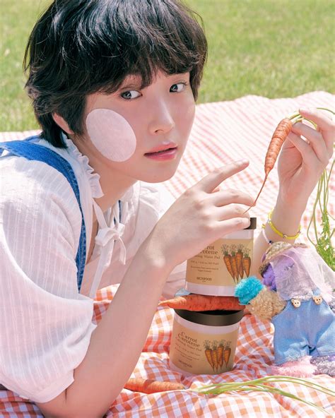 스킨푸드 환절기 피부 컨디션 비상 😵‍💫 이럴 때 자꾸만 손이 가는 돌돌템 🔄 🥕 수분진정 당근패드 등장 🥕 예민해진