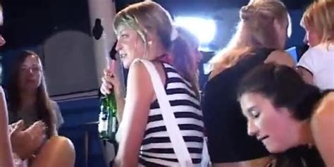 Girlfriends Party And Screw The Male Strippers