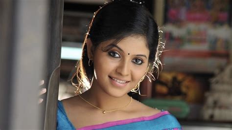 നാണമുണ്ടോടാ ഉണ്ടാക്കിയ കൊച്ചിന്റെ മുന്നിലിട്ട് ഭാര്യയെ തല്ലാൻ നീയൊക്കെ എന്റെ വയറ്റിൽ തന്നെ