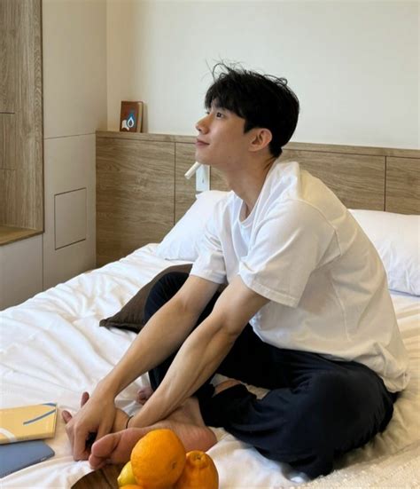 Son Woo Hyuns Feet Son Woo Hyuns Feet