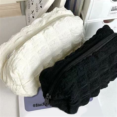 아인스토어 엠보 폼폼이 버블 퀼팅 필통 파우치 무지 기본 친구선물 필기용품 문구 수납 입학 화장품 보관 위시버킷