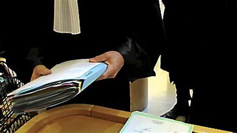 Ivre il violente sa compagne et la fillette de celle ci âgée de 6 ans