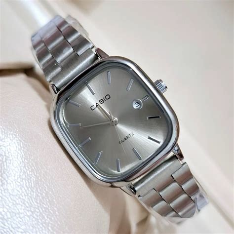 خرید و قیمت ساعت مچی زنانه کاسیو صفحه مربعی طوسی بند نقره ایی استیل شیک