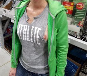 Shopping Nip Slip Porn Pic