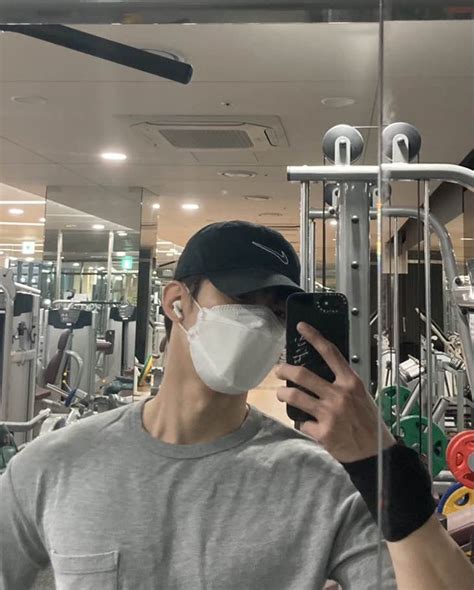 계피 on Twitter 나 헬스장 셀카 좋아하네