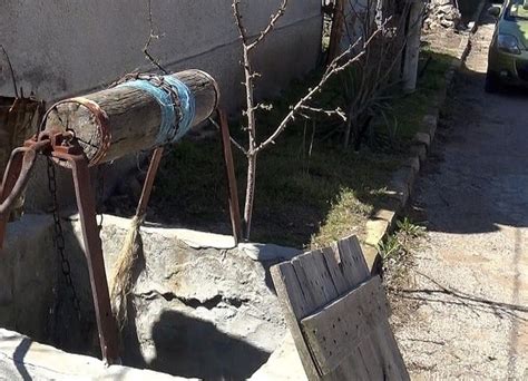 Дядо падна в шестметров кладенец, спасиха го