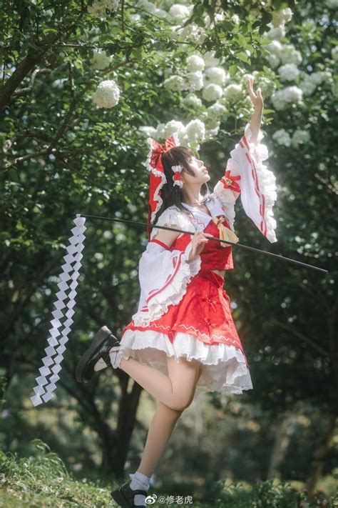 修老虎cos《东方project》博丽灵梦，可爱与魅力的完美结合 萌萌秀