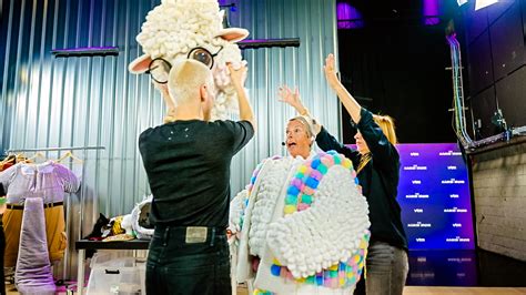 Ingeborg Sergeant Is ‘uitgeblaat In The Masked Singer En Kruipt Uit Het Schattige Pak Van Schaapje