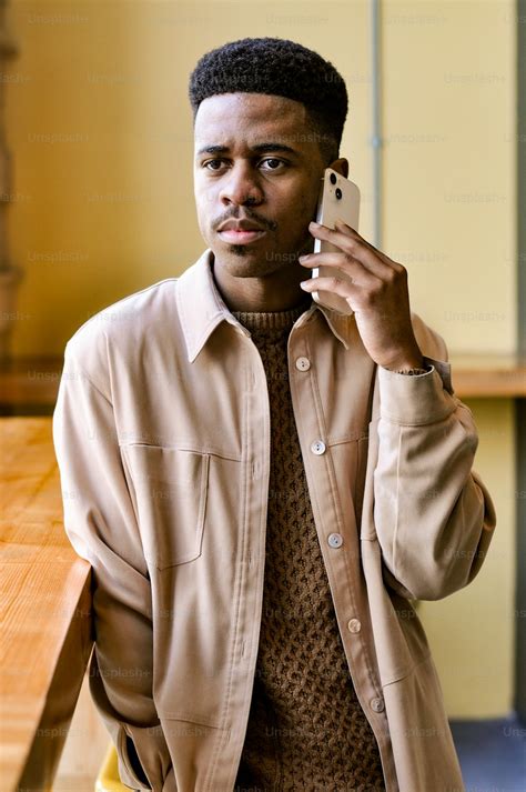 Un Homme Prenant Un Selfie Photo Entreprise Photo Sur Unsplash