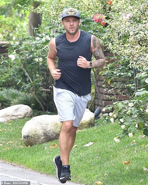 Ryan Phillippe Puts His Toned And Tattooed Arms On Display As He Clears