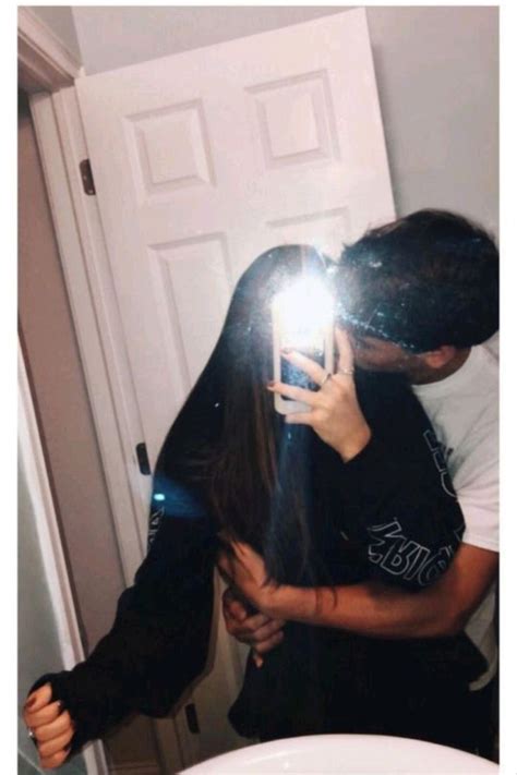 Parejas Abrazadas Ante El Esperjo Fotos Con Pareja Fotos De Novios Tumblr Fotos De Amor Parejas