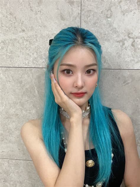 [잡담] 금발이랑 파란 머리 둘 중에 뭐가 더 취향이야 인스티즈 Instiz 연예 카테고리