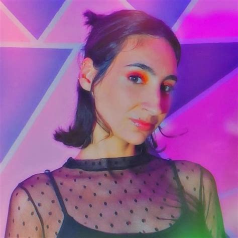 Vivi Maxwell Vivianemaxwell Threads Say More