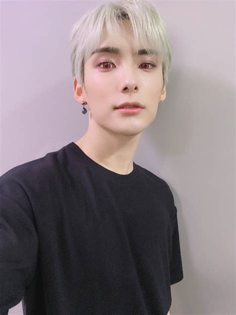 A C E on Twitter 에이스 준 초이들 오늘 더 쇼 무대도 잘 보셨나요 다들 오늘도 행복한 하루 됐으면 좋겠다 ACE 에이스 CHOICE