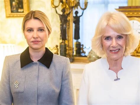 44 річна Зеленська у сірому костюмі та хвостиком на голові зявилася на прийомі у Букінгемському