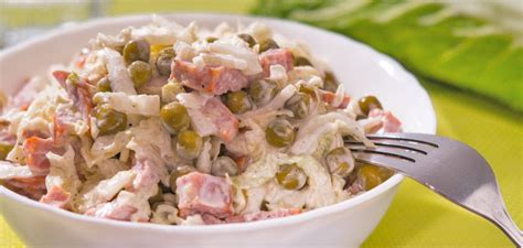Бюджетний салат Дністер для вечері та святкового столу – рецепт | FoodOboz