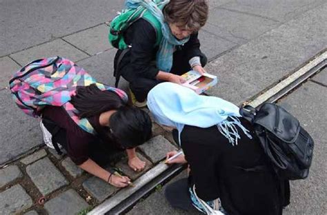 Girls Writing On Rails Source Local Agenda Favoriten Download