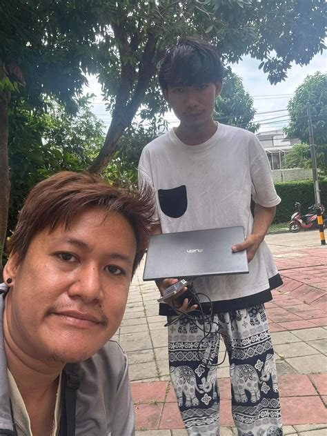 รับบริการซ่อมคอม ซ่อมโน๊ตบุ๊คลงโปรแกรม จอแตก แบตบวมบริการถึงนอกสถานที่ ลาดพร้าว รามคำแหง โทร☎