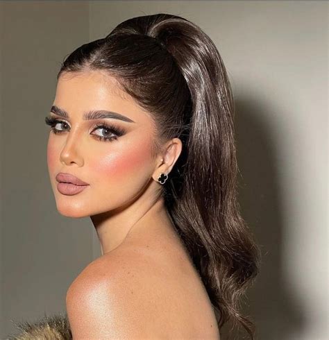 Isis Marins Instagram Twitter And Facebook On Idcrawl