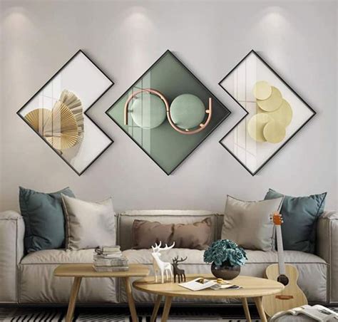 چگونه با چیدمان تابلوها روی دیوار، فضای خانه تان را خواستنی تر کنیم