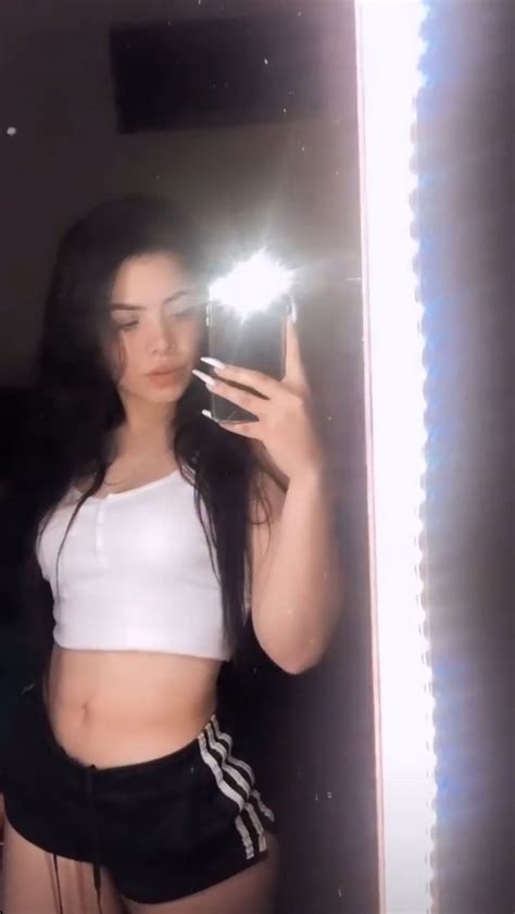 Pin On Selfie Poses Instagram Pretty Selfies Selfie Poses Instagram