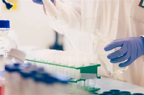 In Vitro Live Cell Internalization Of Drugs And Multiple Labelling Imagene It