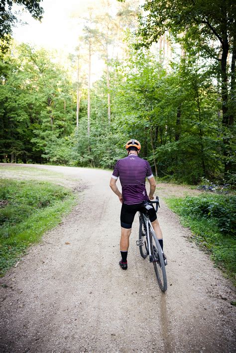 Foto Profissional Gratuita De Ação Amante Da Natureza Amigos Andar De Bicicleta Ao Ar Livre
