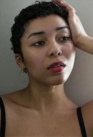 Zoe Borde Os Melhores Filmes E Séries Cinema10