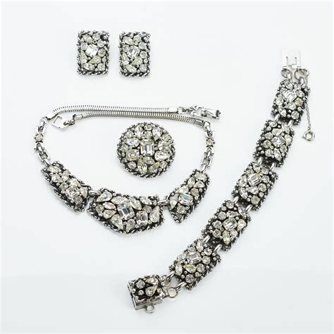 At Auction Barcley Vintage Strass Parure Mit Weißen Steinen